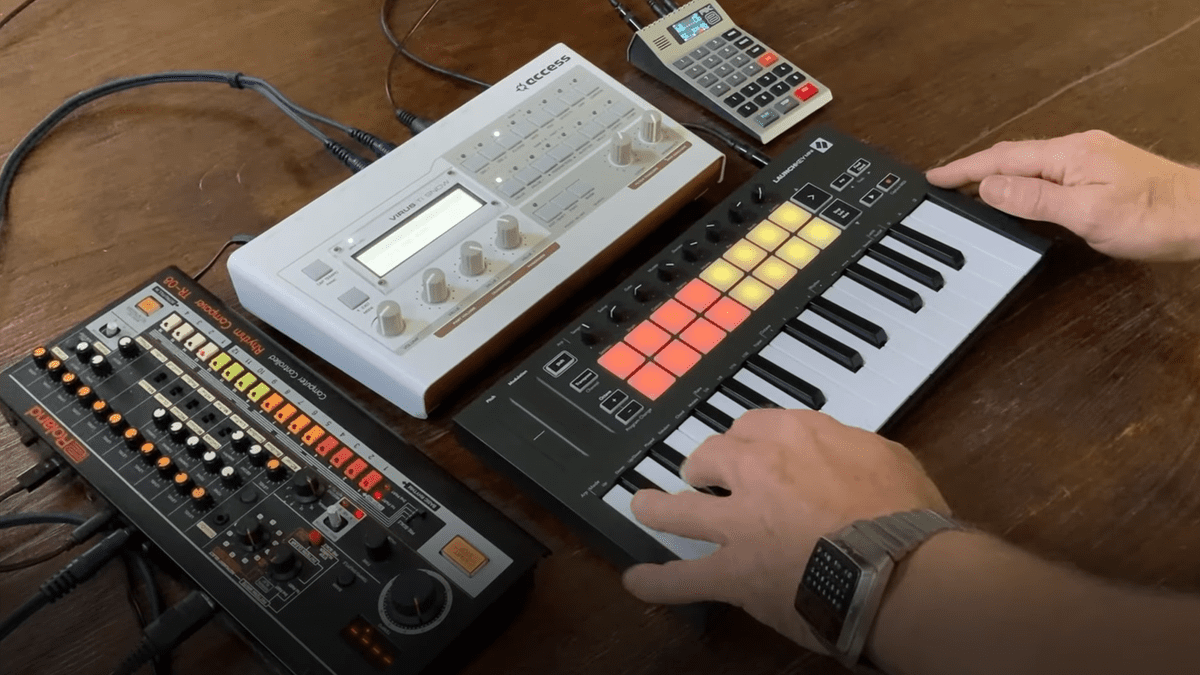 Retrokits fez um sequenciador MIDI que se parece com uma calculadora ...