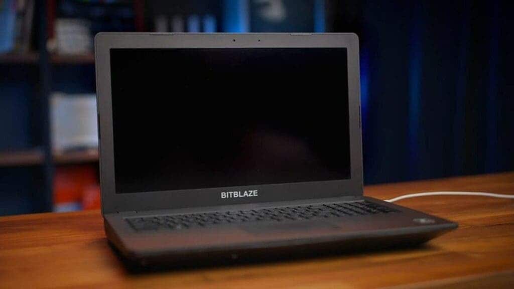 BITBLAZE Titan BM15, um notebook russo com chip russo anunciado